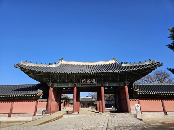 [Trip in Seoul] Anguk Station, the Harmony of Past and Modern Seoul